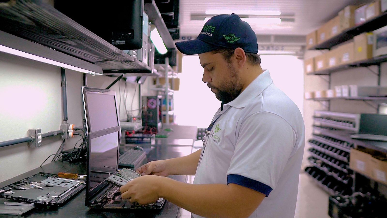 Dia do Técnico de Informática: a profissão do presente e do futuro.