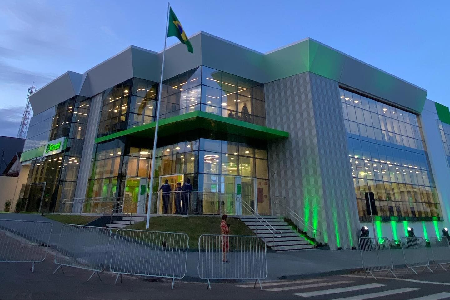 Sicredi Rio Paraná inaugura nova sede administrativa e celebra 35 anos